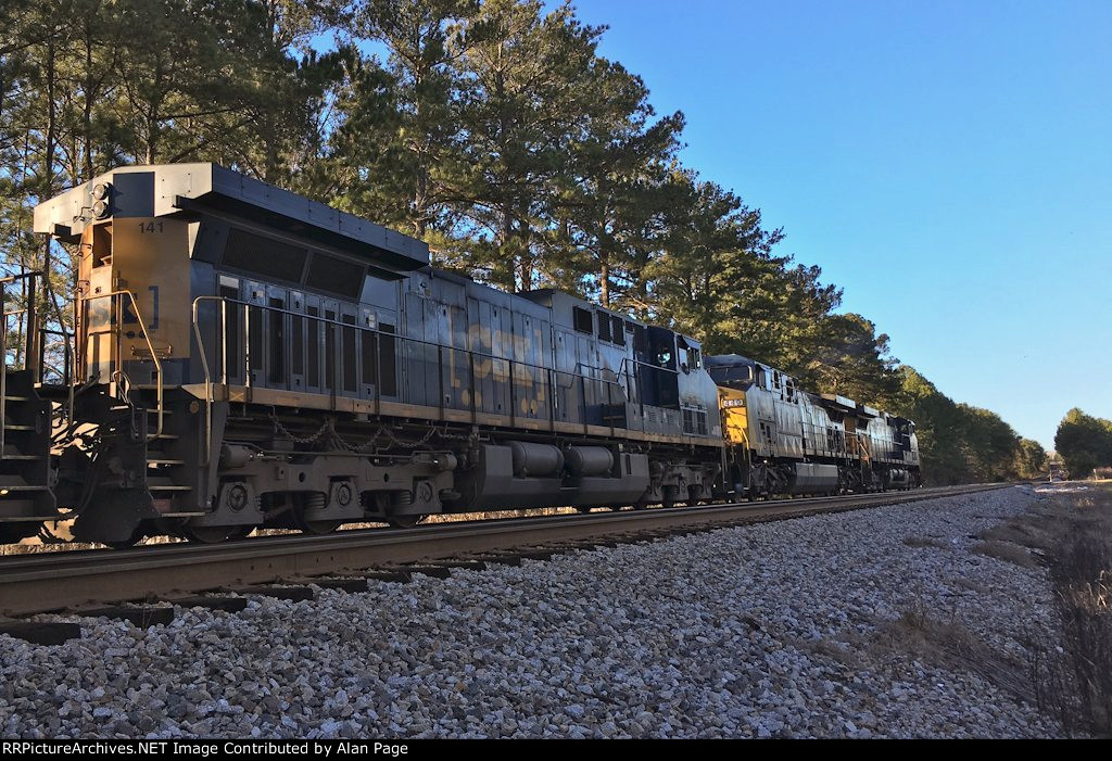 CSX 141, 449, and 92 wait for green
